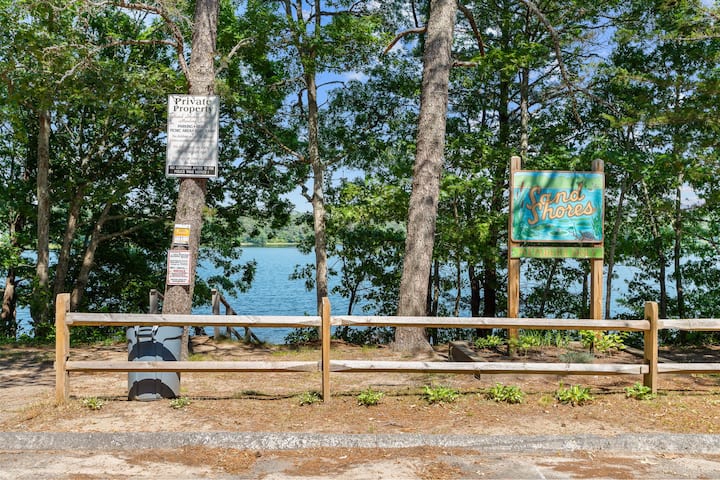 Lakeside Cape Cod Retreat · Firepit · Near Beaches - Sandwich, MA