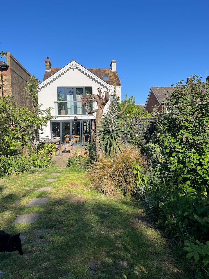 Beautiful Annexe In Central Deal - Deal