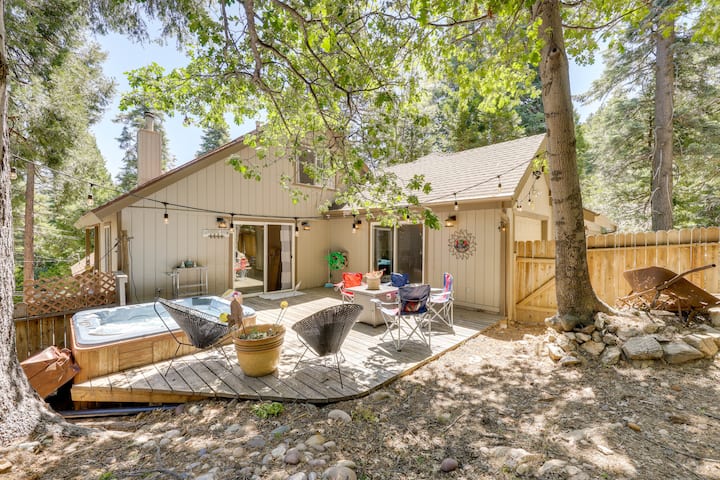 Hot Tub + Forest Views! Lake Arrowhead Cabin - San Bernardino, CA