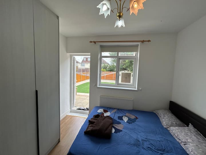 Two Modern En-suite Rooms With Parking - Watford