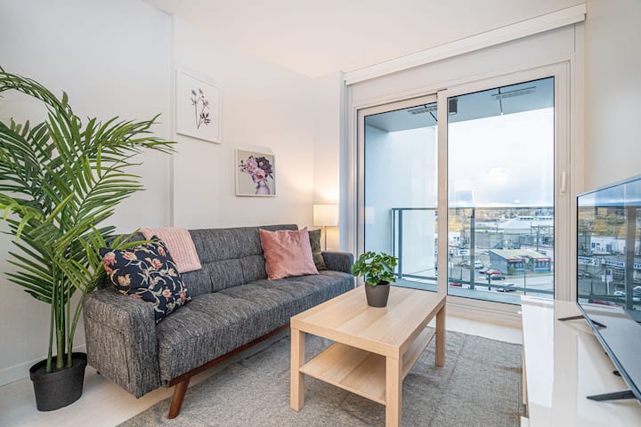 Olympic Village Condo Near Skytrain & Scienc World - Vancouver