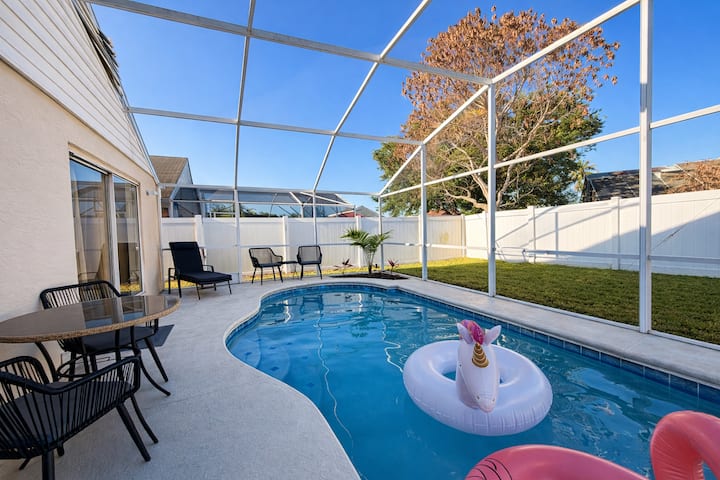 Entire Home Poolside Escape Near Disney - Kissimmee, FL