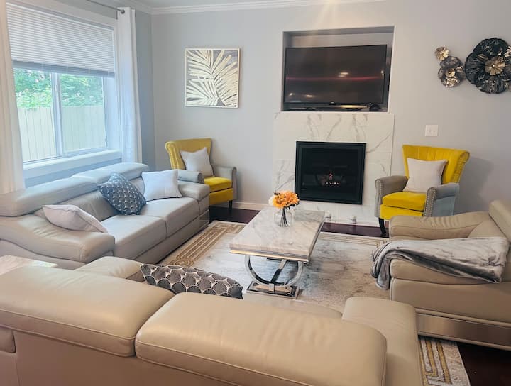 Modern 4br Home  Quiet Area  Sleeps Comfortably - Everett, WA