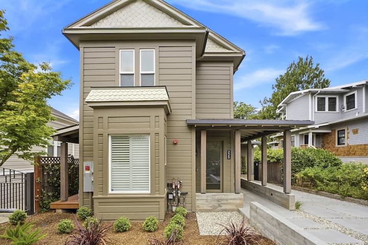 Modern Healdsburg Apartment Steps To The Plaza - Healdsburg, CA