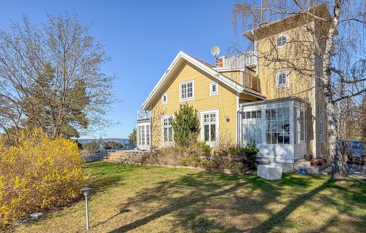 Lovely Home In Saltsjöbaden With Sauna - Saltsjöbaden