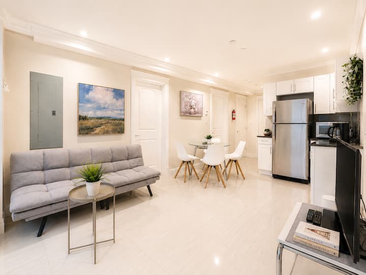 Private 2br With Easy Access To Metrotown - Burnaby