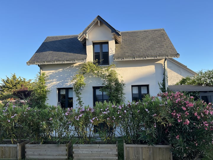 Loue Petite Maison Individuelle Avec Piscine L'été - Le Pouliguen