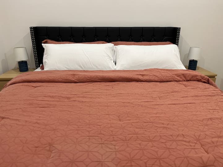 Central|ultramodern|king Bed|7 Mins To Dt - Mount Royal University
