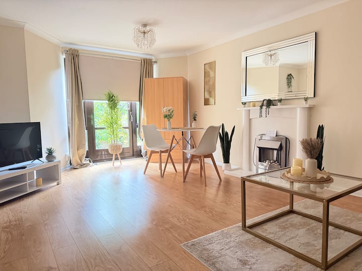 Spacious | 1 Br Flat | In Edinburgh City Centre - Edinburgh