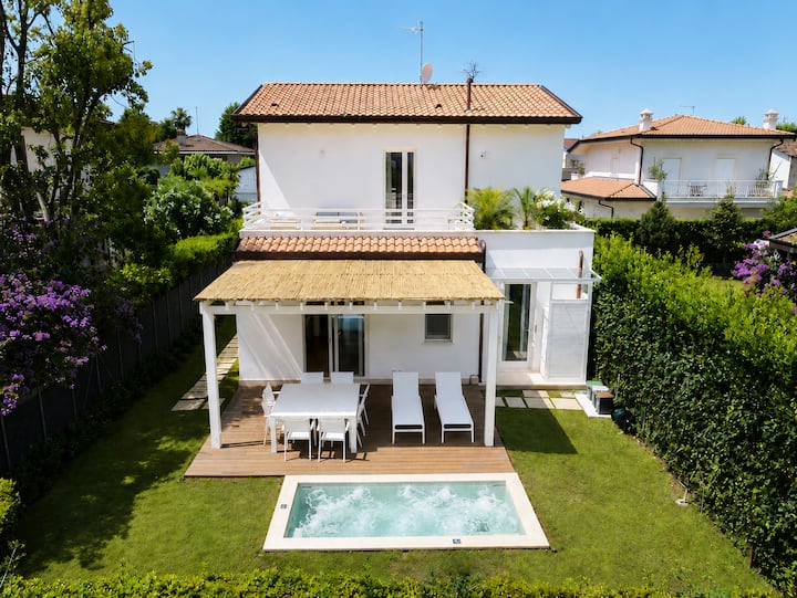 Villa Alessandro | Luxury Villa In The Centre - Forte dei Marmi