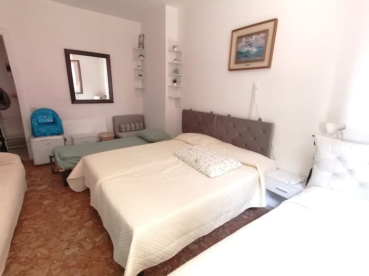 B&b Fiori D'alassio - Suite Familiare Con Bagno - Albenga