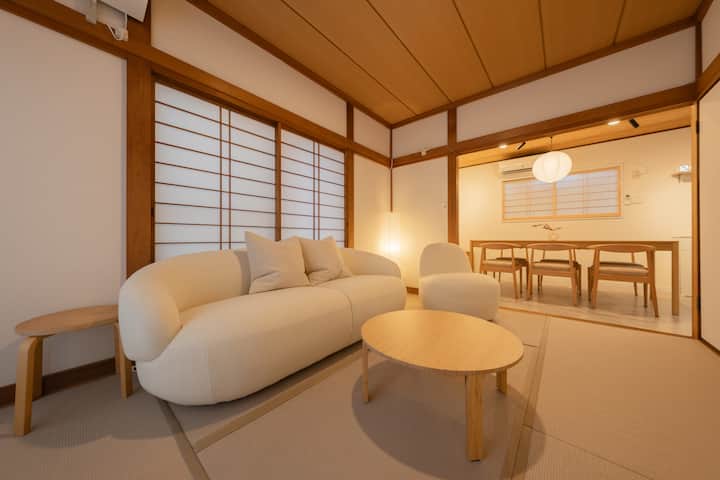和モダン一棟貸し｜
新横浜から1駅｜岸根公園駅徒歩1分｜横浜アリーナ・日産スタジアムに最適｜最大8名 - Yokohama