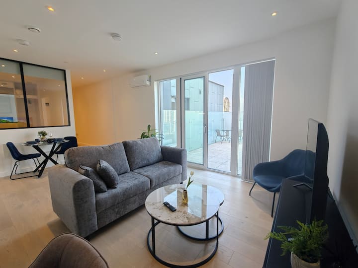 (P285p)1 Bed Apt+balcony+desk+gym+carpark Chiswick - Brentford