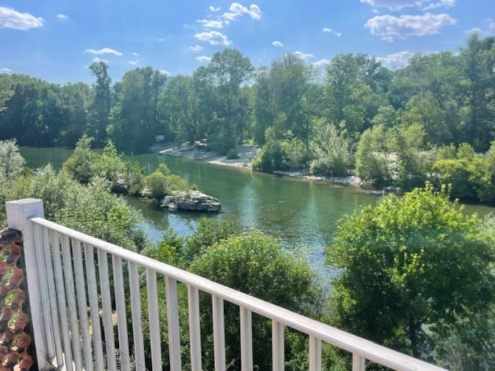 Au Calme Dans La Maison Au Bord De La Rivière - Ganges