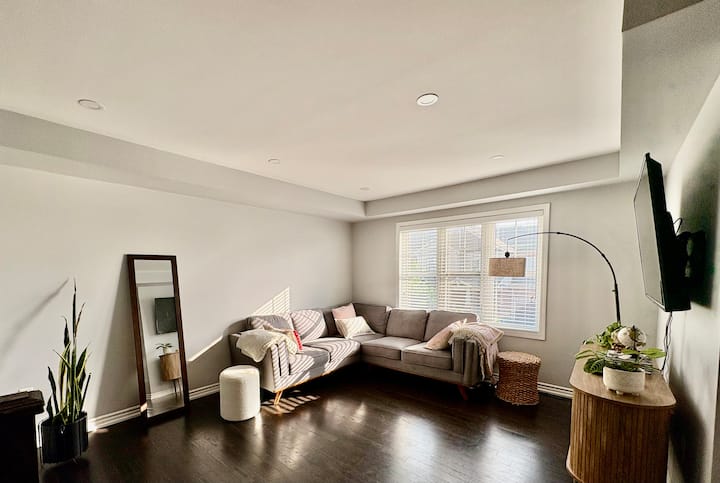 Modern 3br Townhome | Go Station | Family Friendly - Milton