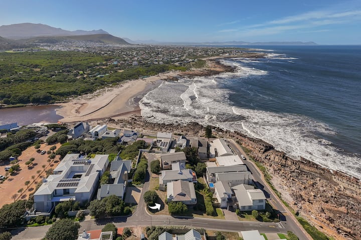 Onrus Beach Cottage | Sea Views | Indoor Braai - Onrus