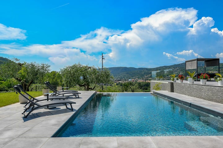 Villa With Infinity Pool And Lake Garda View - San Zeno di Montagna