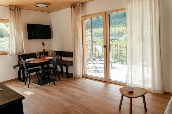 Putzenhof Apartment 3 | Modern Am Waldrand - Goldrain