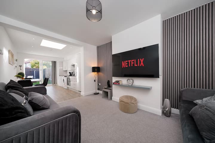 Private Jacuzzi I Free Parking I Walk To Stadium - Edgware