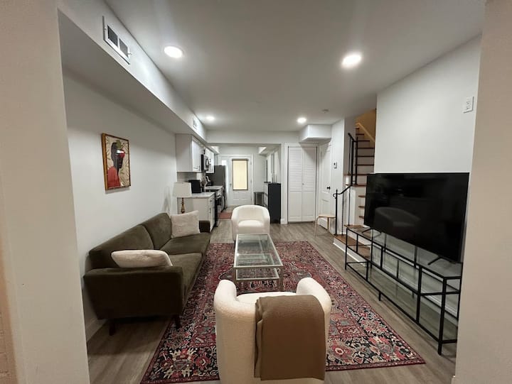 Modern & Cozy Townhome In Dc | 2br Near Capitol - Forestville, MD