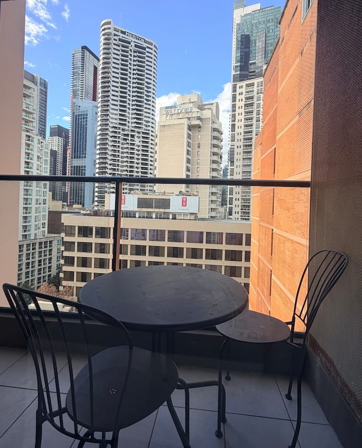 Apartment In Heart Of Cbd With City View - Sydney