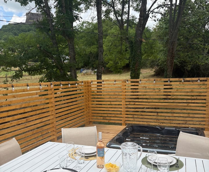 Sous Le Château - Gîte Avec Spa Privatif - Puy-de-Dôme