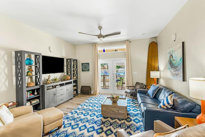 2br Charming Townhome With Pool & Sun-filled Patio - Corpus Christi, TX
