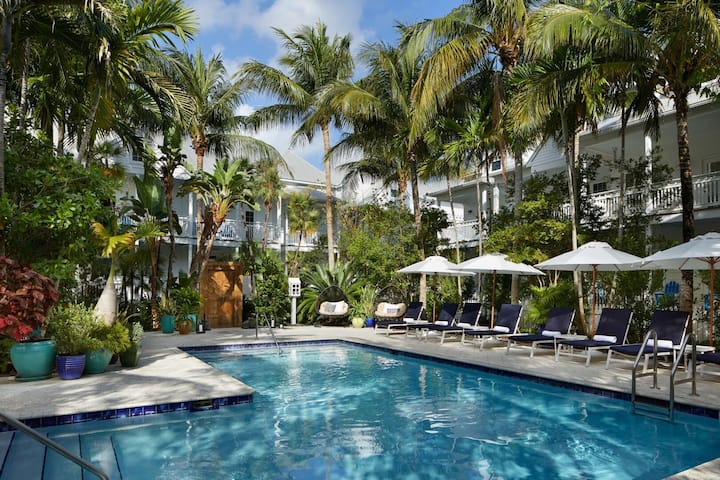 Spacious Family Friendly Stay | Garden View | Pool - Key West, FL