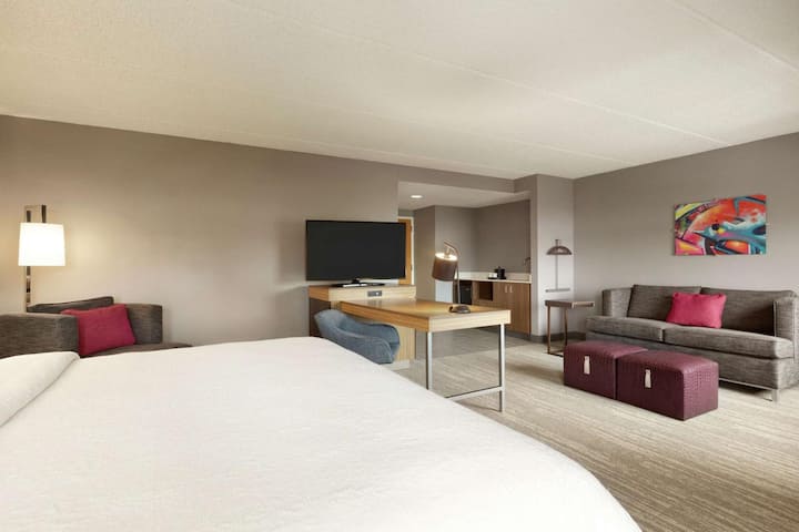 3 Pet-friendly Units | Close To Restaurants - Houston, TX