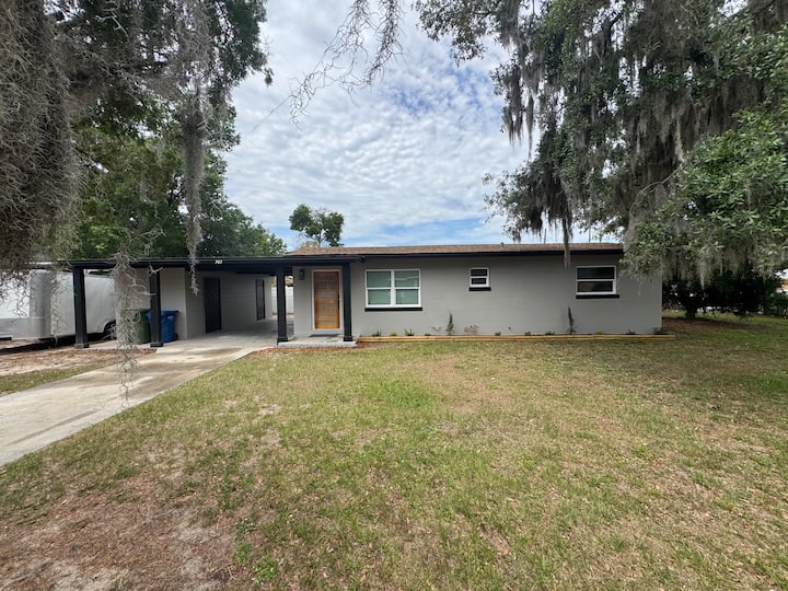 Mid-century Modern Home Near Downtown Winter Haven - Winter Haven