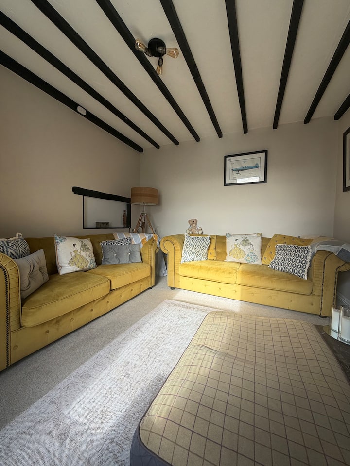 Charming Dog Friendly Period Cottage - Melksham