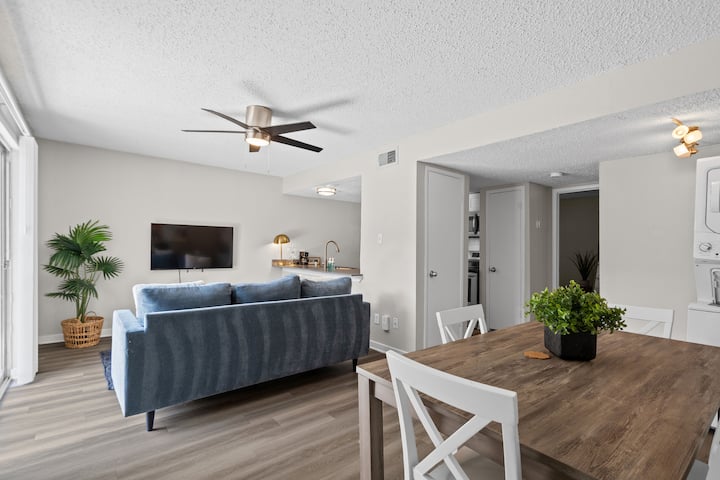 King Suite & Pool | Family Vacation Home - Austin