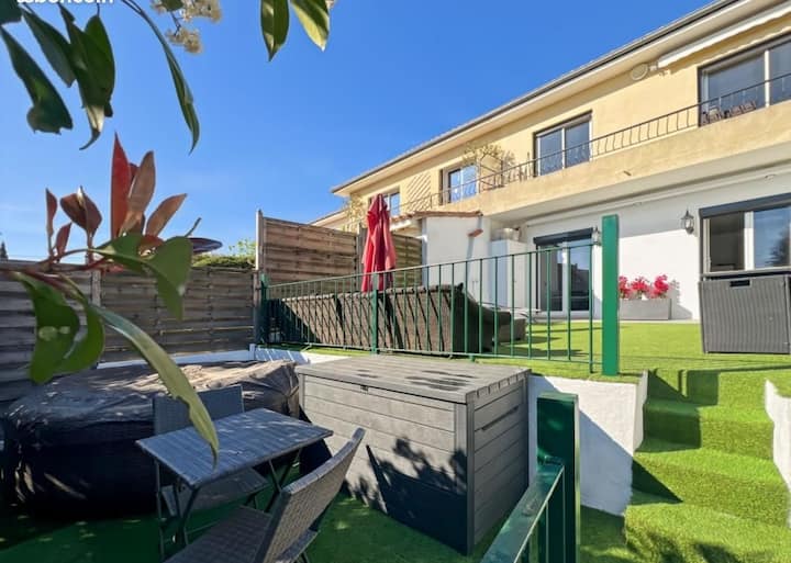 Grande Terrasse 60m2 Jacuzzi Plage à 1 Km - Fréjus