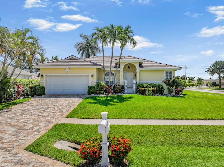 Location! | Pet-friendly, Heated Pool & Walk To Be - Marco Island, FL