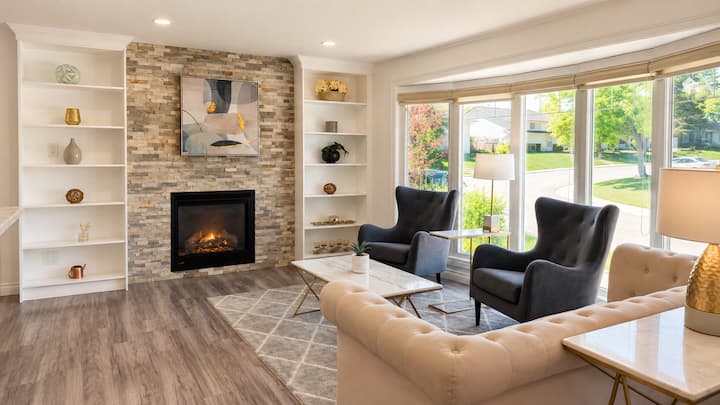Spacious 4br | 3ba Family Home | Bright & Modern - Calgary