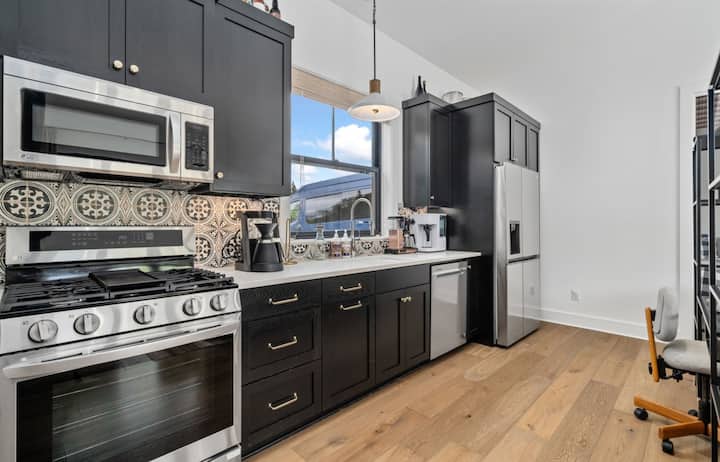 Retreat Situated Between Wine Country & City Life - Wilsonville, OR