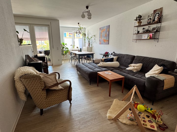 Liebevoll Eingerichtete Wohnung Mit Balkon - Colonia