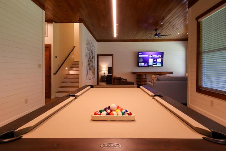 Pool Table, Hot Tub, Indoor Sauna In Gatlinburg! - Gatlinburg, TN