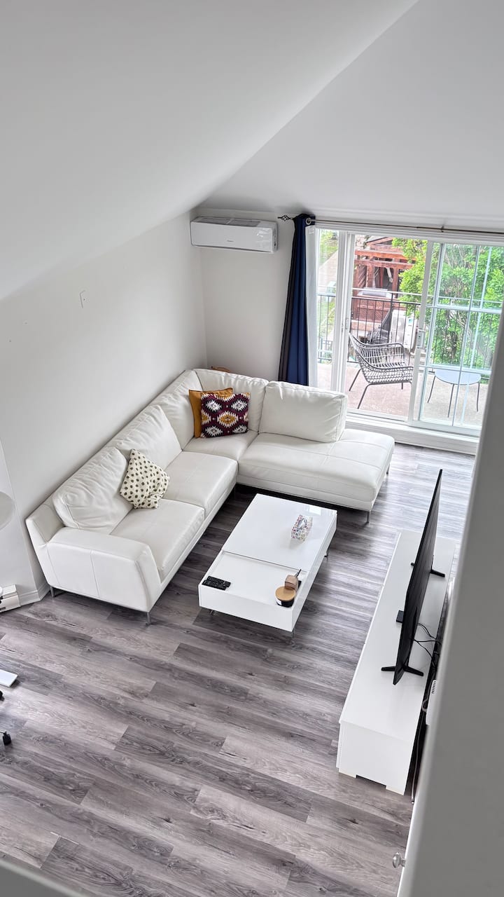 1 Bedroom (3 1/2) Apartment Fully Furnished. - Dorval