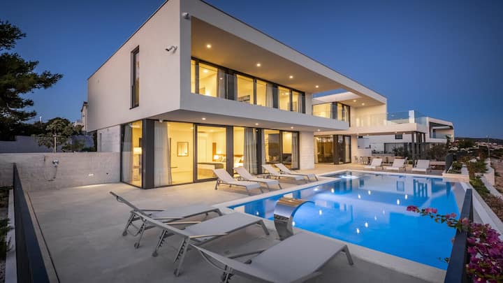 Lovely Villa With Pool - Split