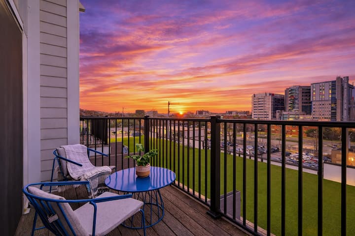 Rooftop Lounge  Near Music Row | Belcourt - Nashville, TN