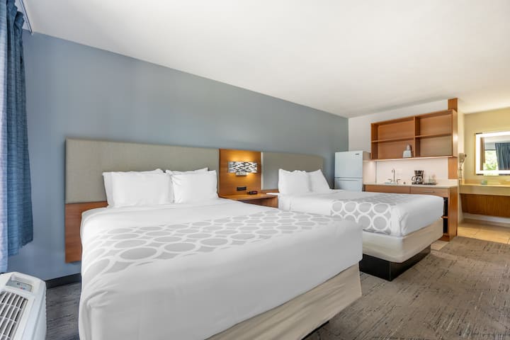 Double Queen Branson Strip-suburban - Branson, MO
