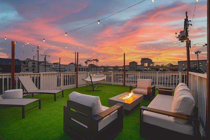 Surf City | Rooftop Fire Pit | Walk To Pier - Huntington Beach, CA