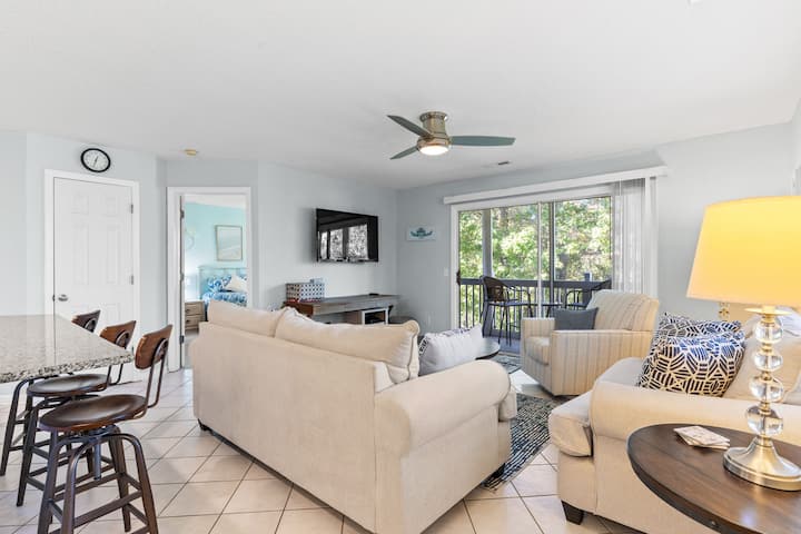 Private Balcony! Short Drive To Beach, Pool Access - Oak Island, NC