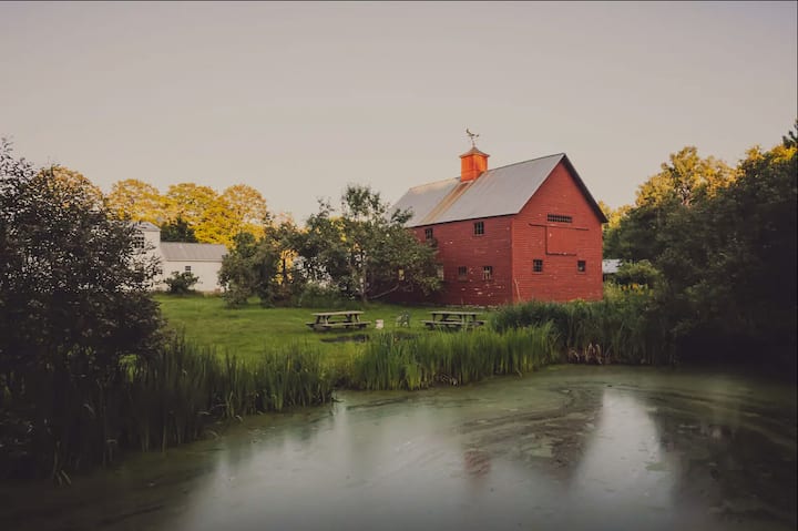 The Barn At Winterfound Farm With Valley Views - Woodstock, VT