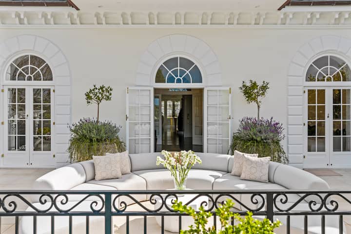 Aucklands Most Prestigious Home - Auckland