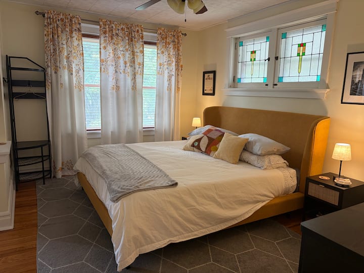 Cozy Upstairs Stl Suite - Kirkwood, MO