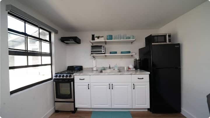 Modern Guest House In South Central La - Lynwood, CA