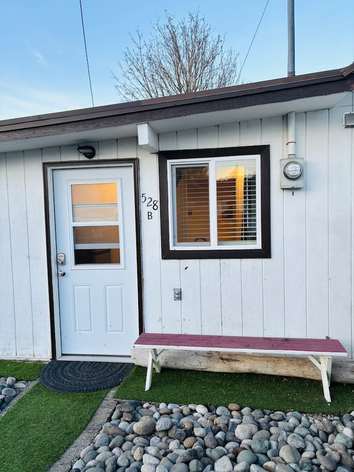 Cozy Parkside Apartment In Downtown Port Angeles - Port Angeles, WA