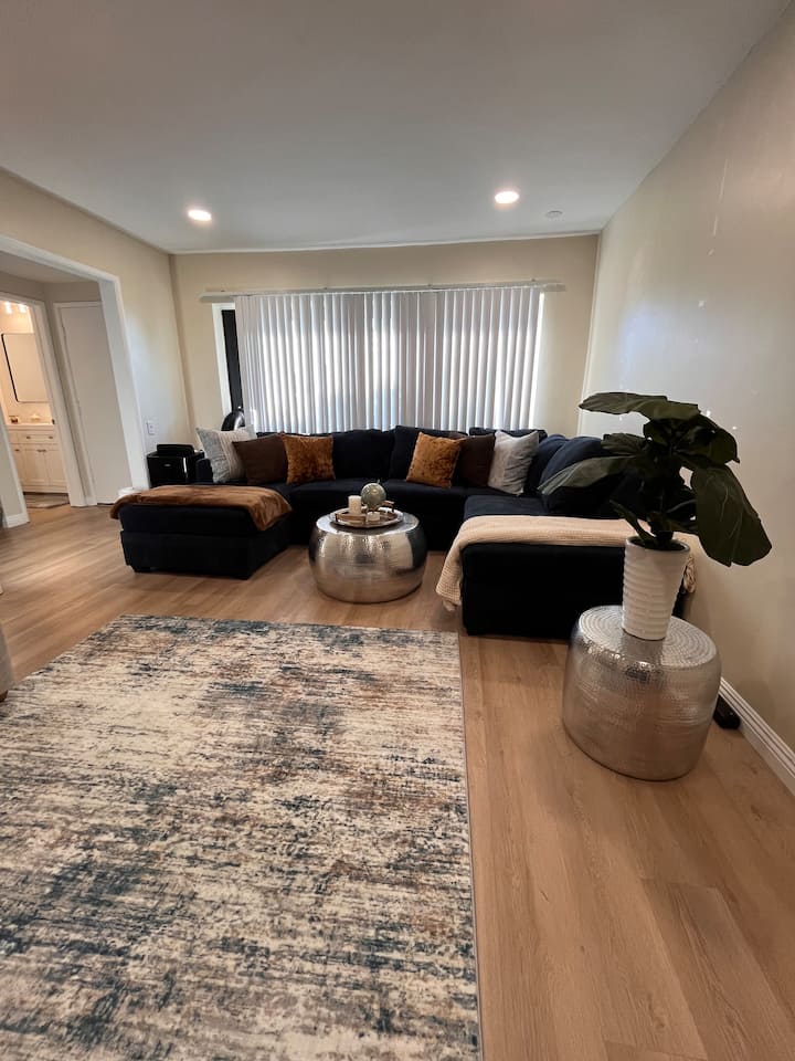 15 Minutes From Beaches And Amusement Parks - South Gate, CA